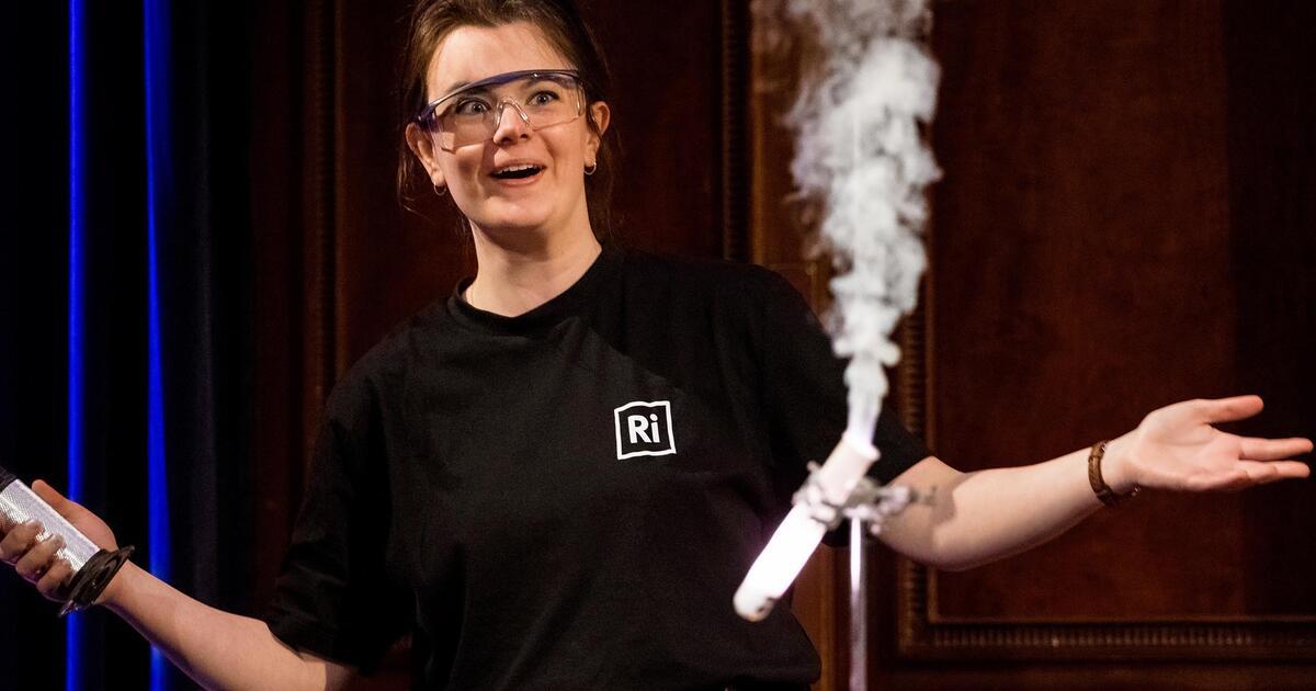 Science shows at your school | Royal Institution