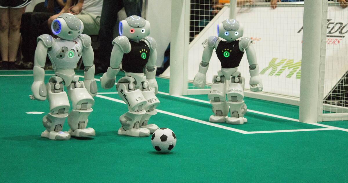 Off-the-shelf Masterclass: Football manager | Royal Institution