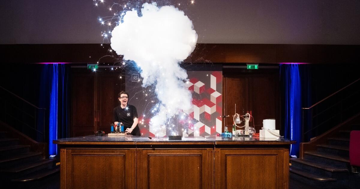 SOLD OUT - Family Fun Day: Magic and Illusions | Royal Institution