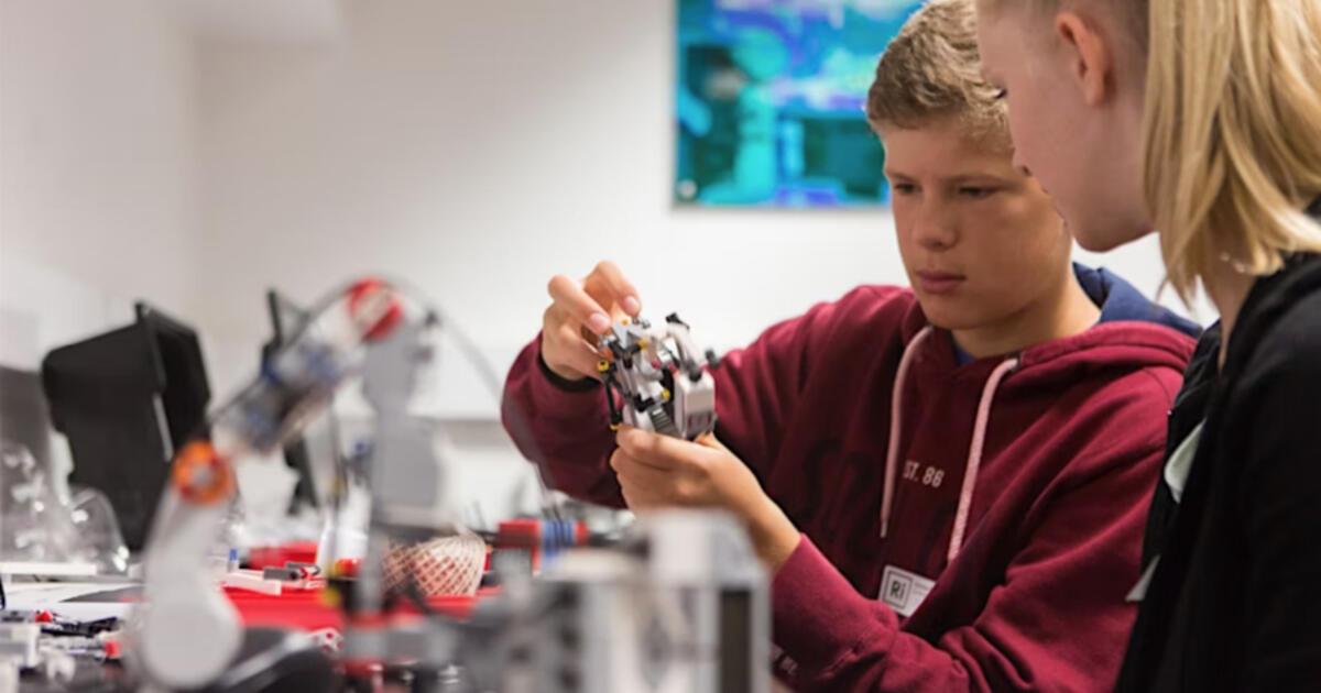 Holiday workshops: LEGO robotic explorers (ages 12–14) | Royal Institution