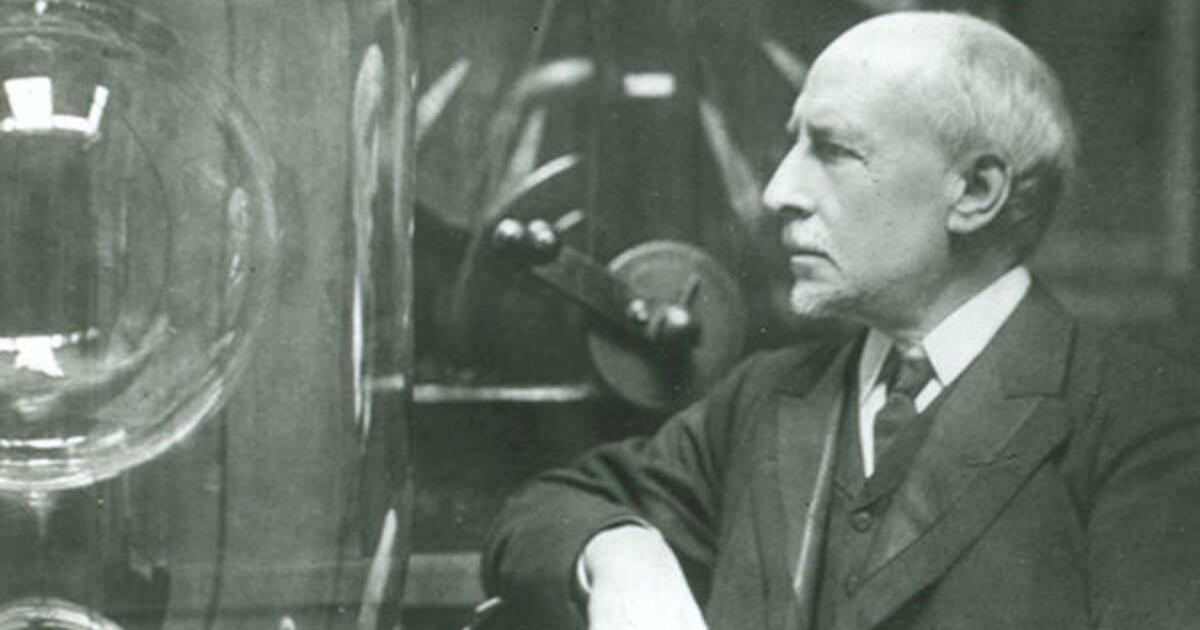 James Dewar (1842-1923) | Royal Institution