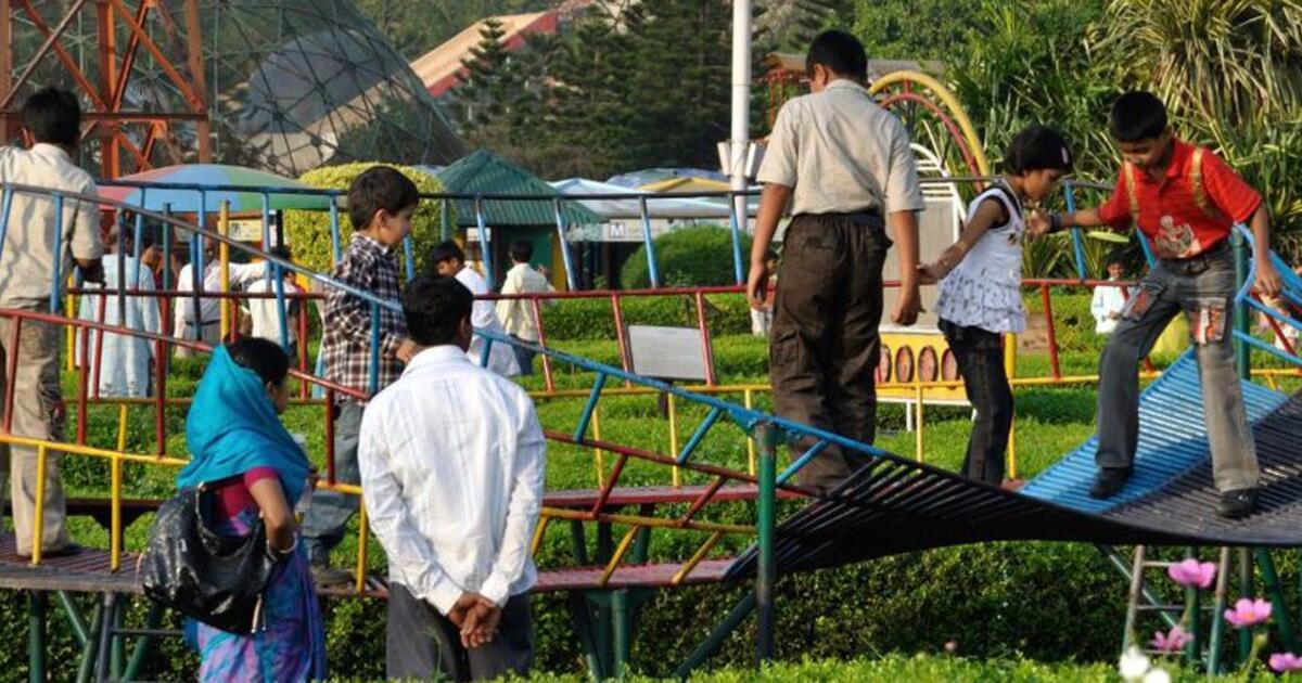 Off-the-shelf Masterclass: Mobius band | Royal Institution